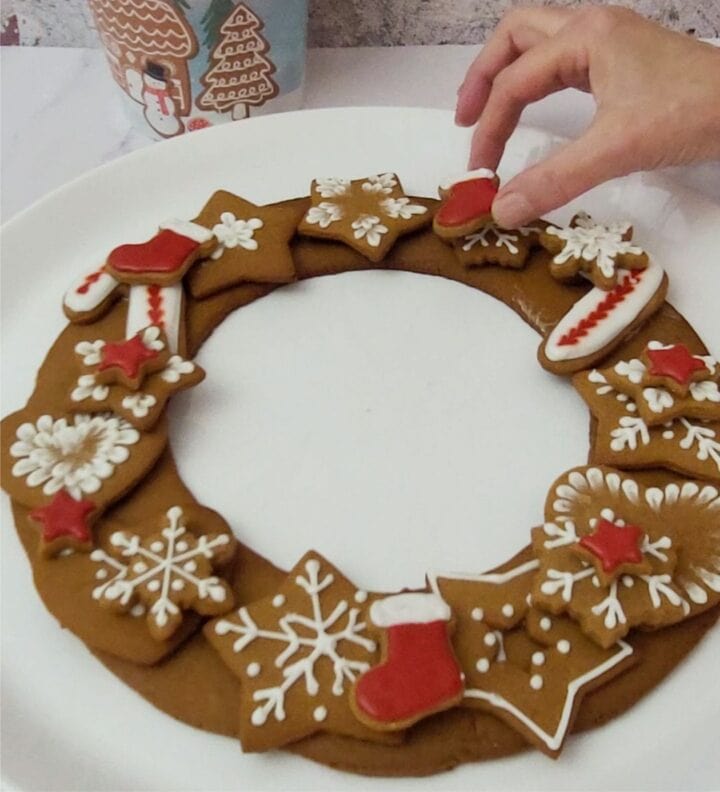 Gingerbread Cookie Wreath - Desserts With Stephanie