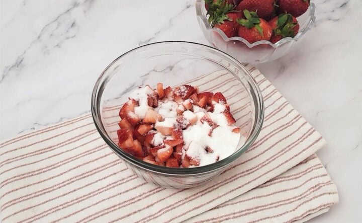 Strawberry Mousse Parfaits - Desserts With Stephanie