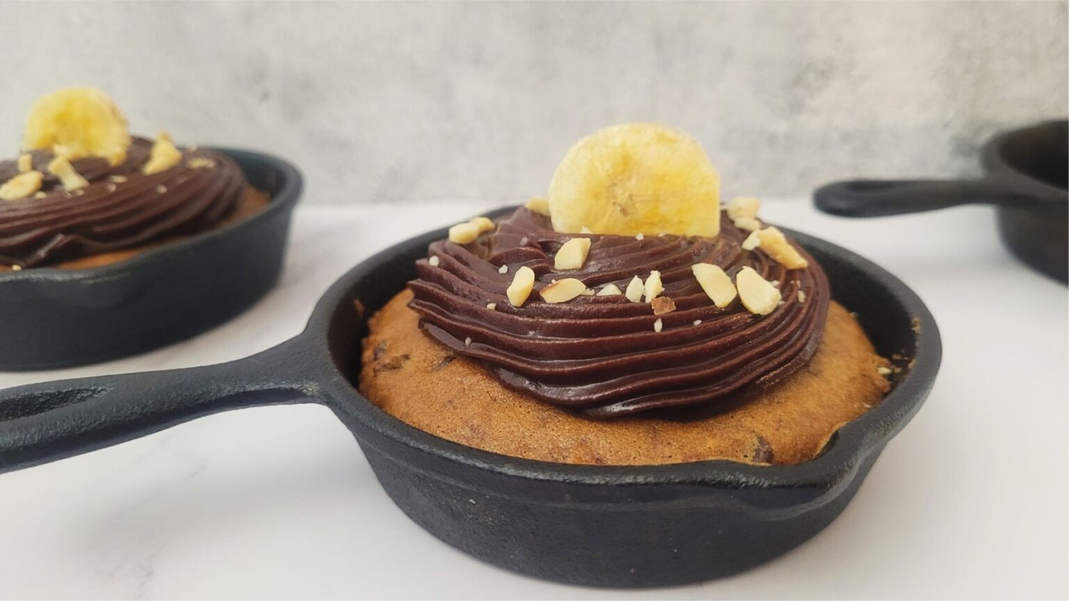 Banana Chocolate Mini Cakes - Desserts With Stephanie
