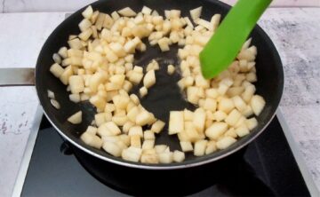 Homemade Pear Compote - Desserts With Stephanie