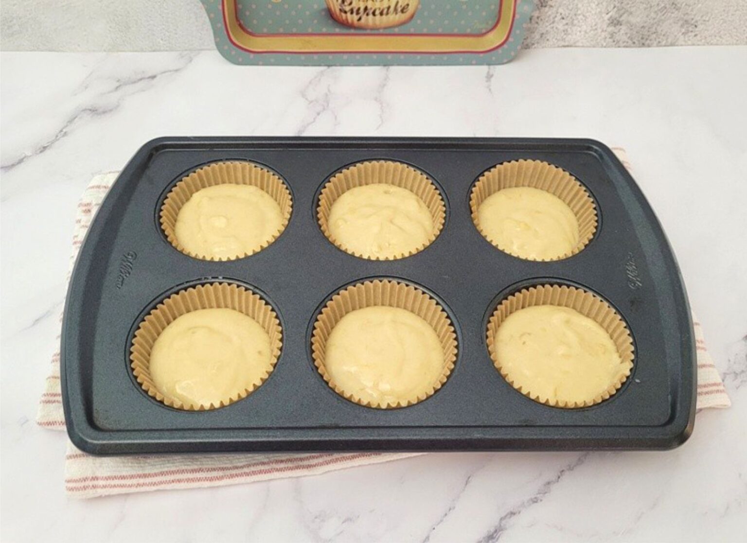 Banana Strawberry Cupcakes - Desserts With Stephanie